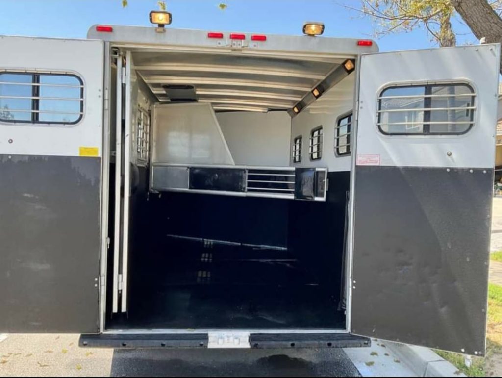 1999 Sundowner 3 Horse Trailer