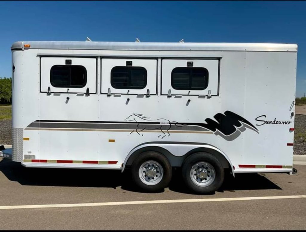 1999 Sundowner 3 Horse Trailer